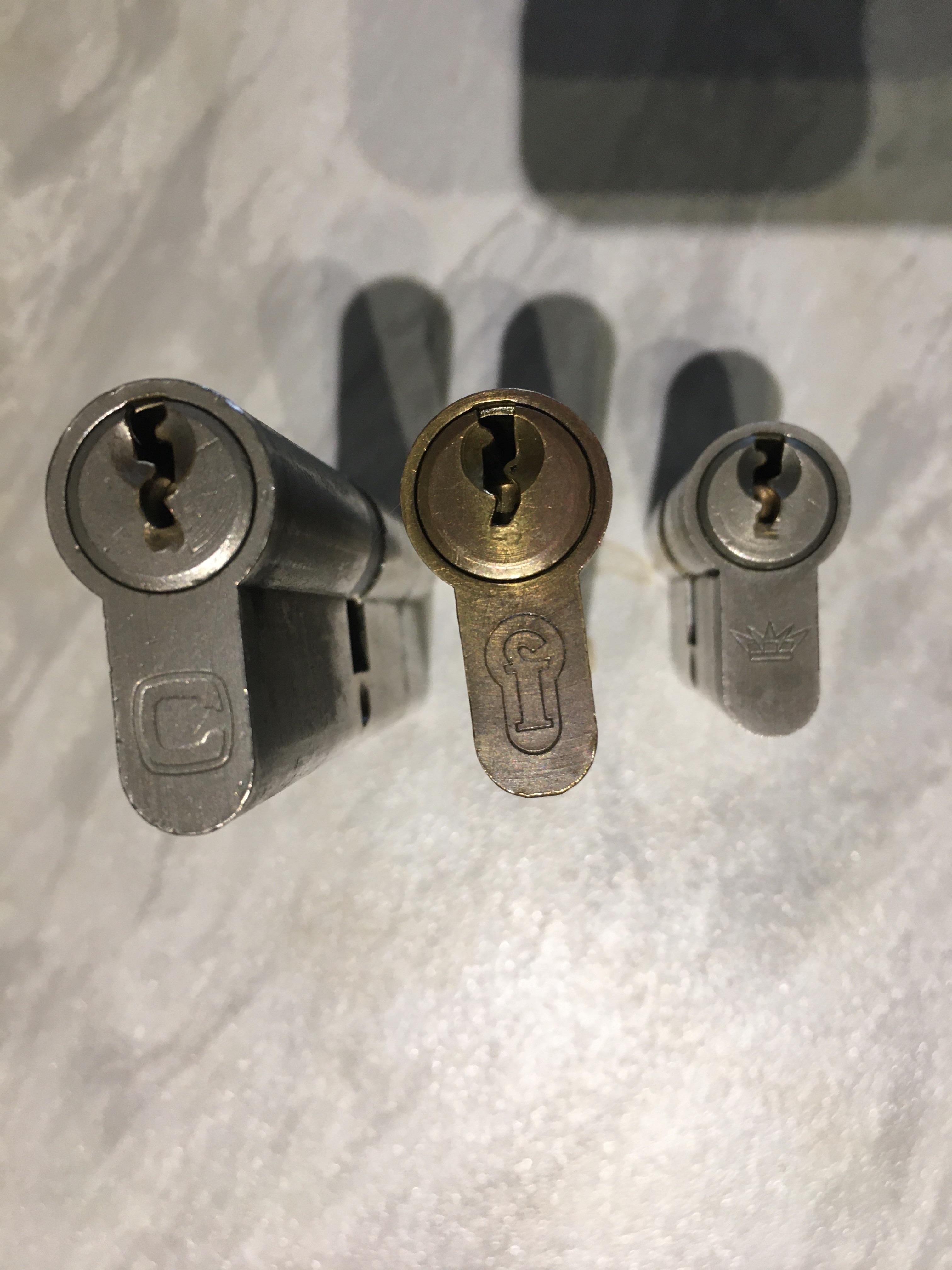 Does any one know the brand of these locks?? TIA | Scrolller