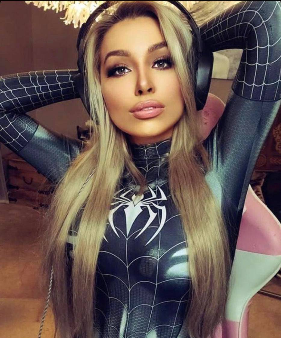 Does anyone know this girl? | Scrolller