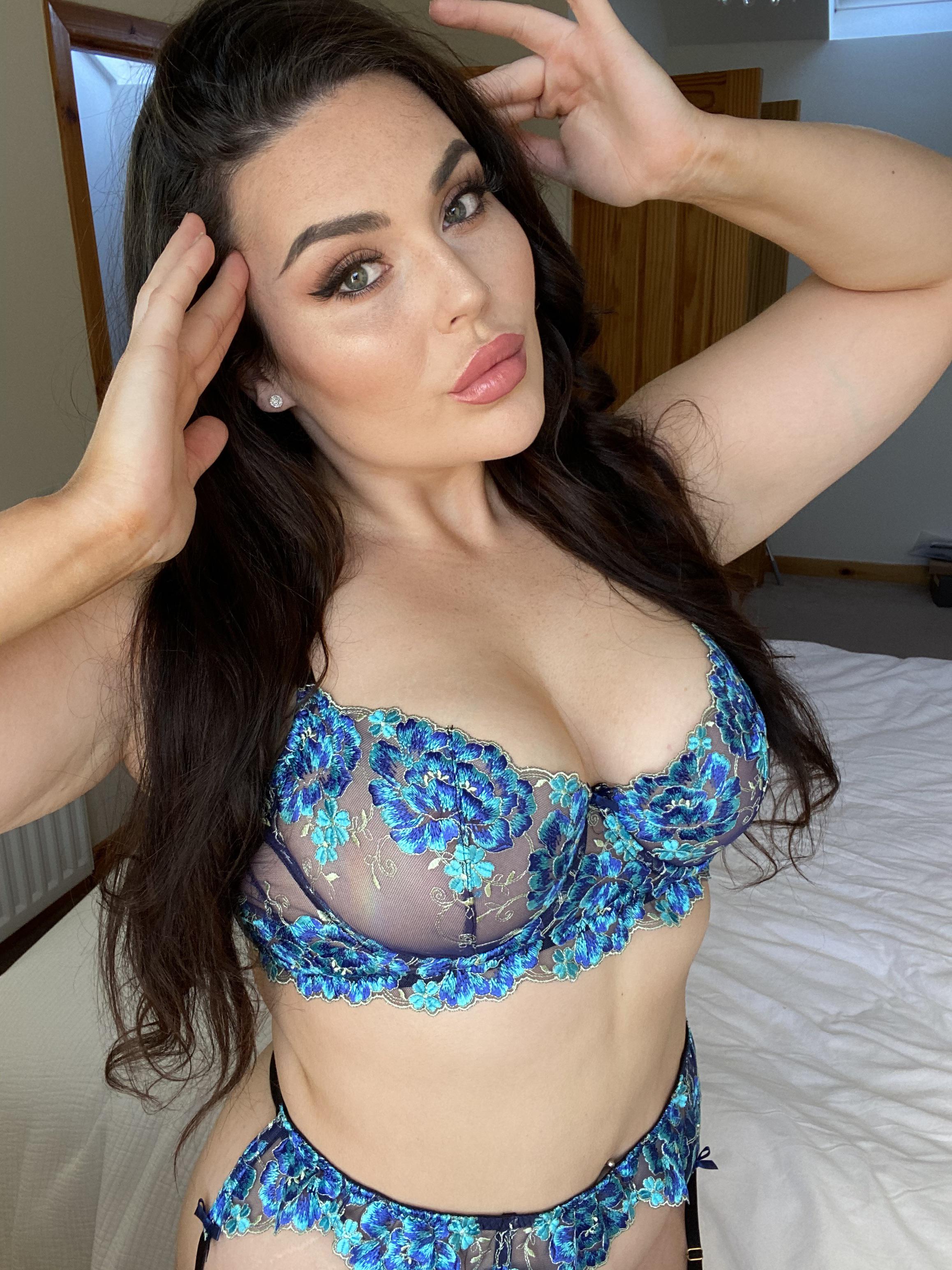 Does this colour suit me? [F] [24] | Scrolller