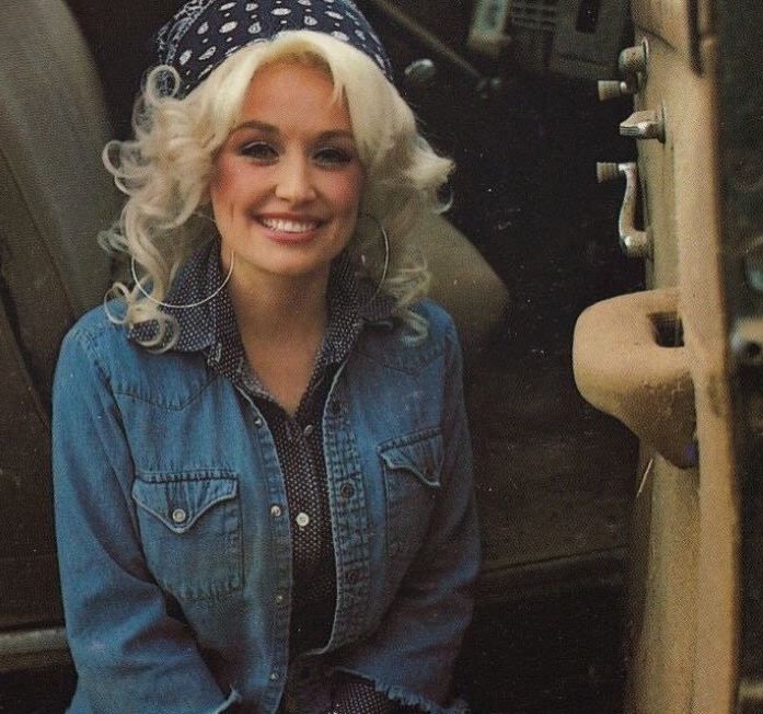 Dolly Parton, 1976 | Scrolller