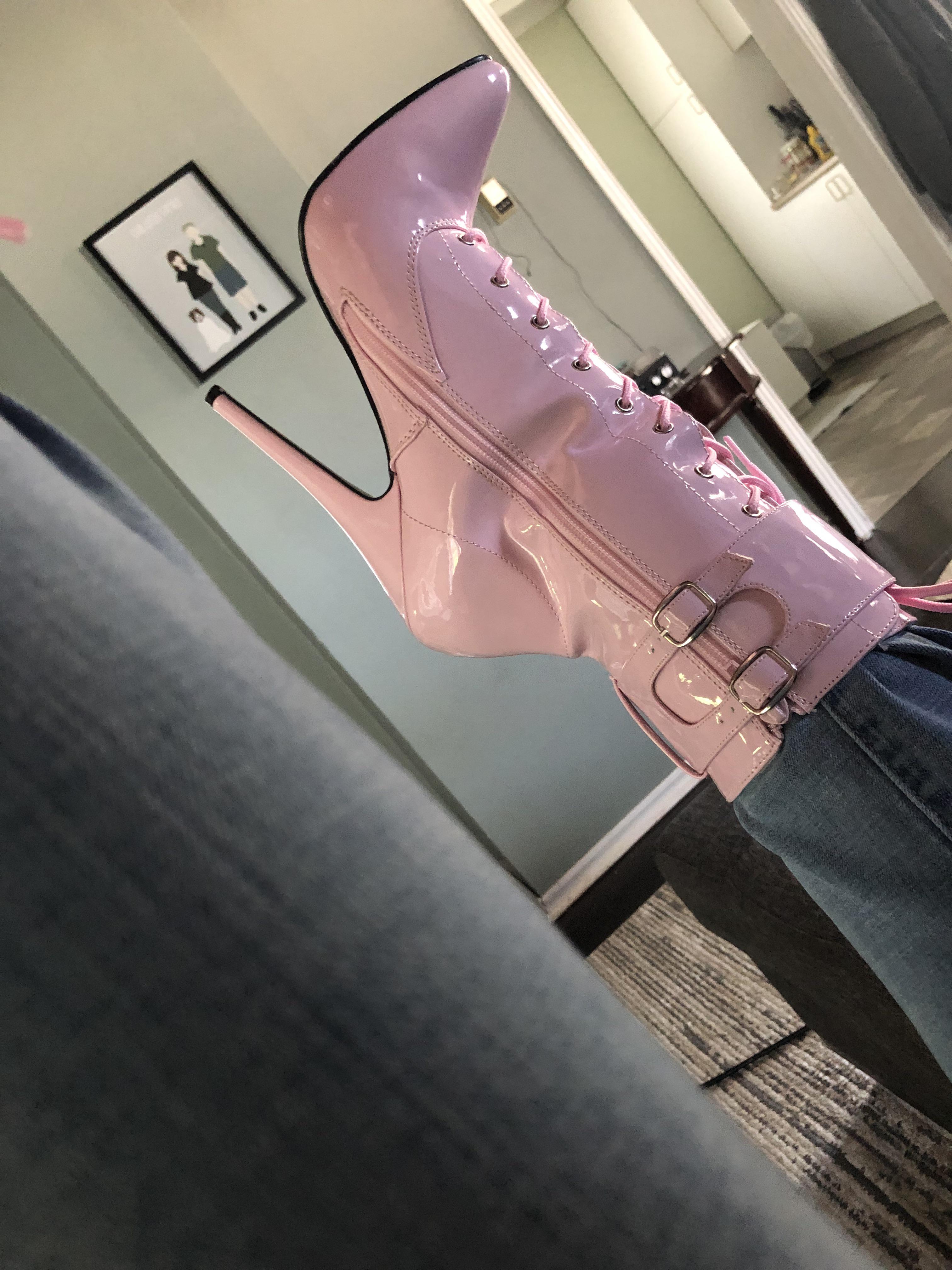 Domina 1023 boots in pink 💖 | Scrolller