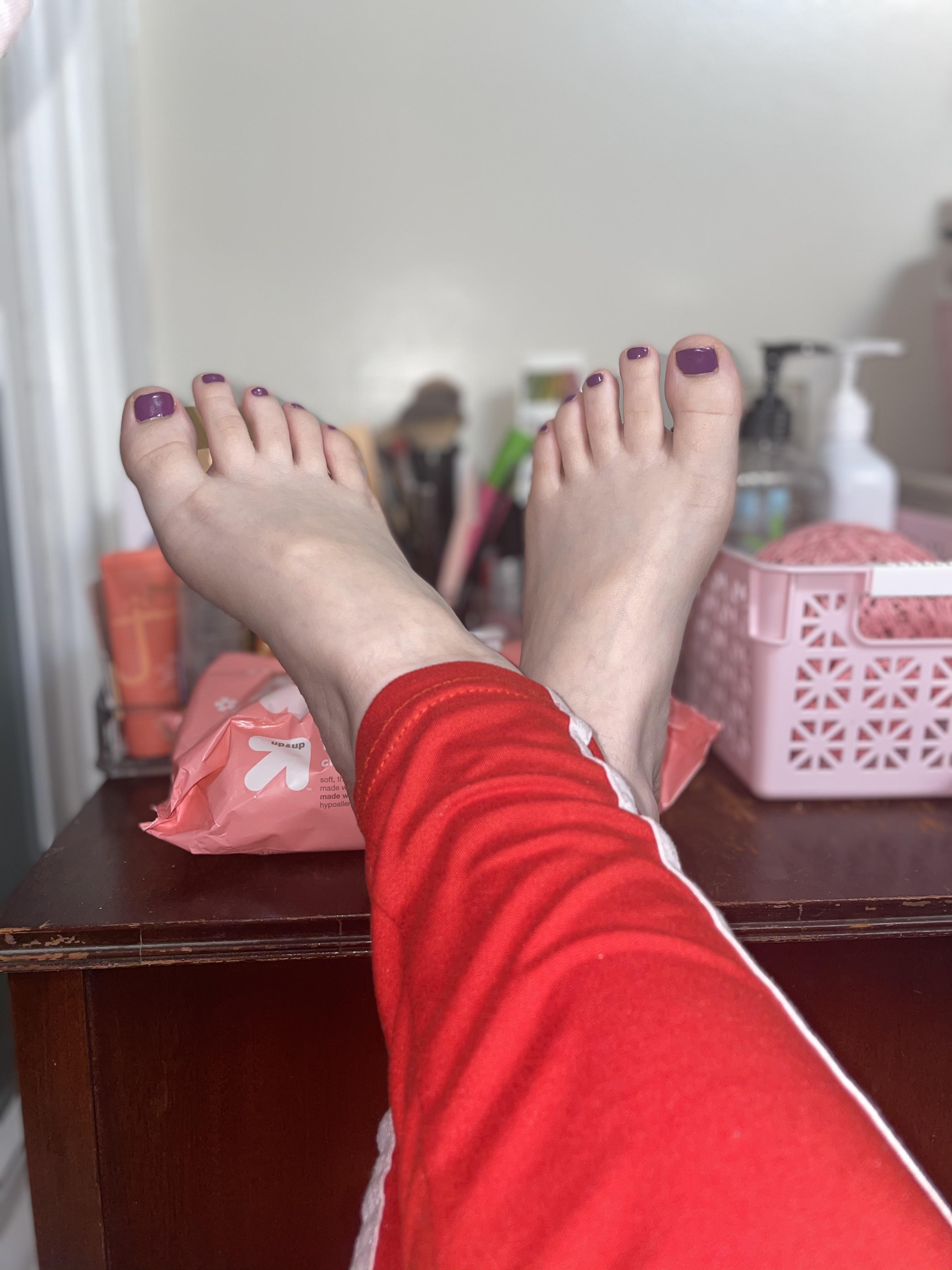 [domme] You Rub Down My Feet While I Remind You How Pathetic You Are Scrolller
