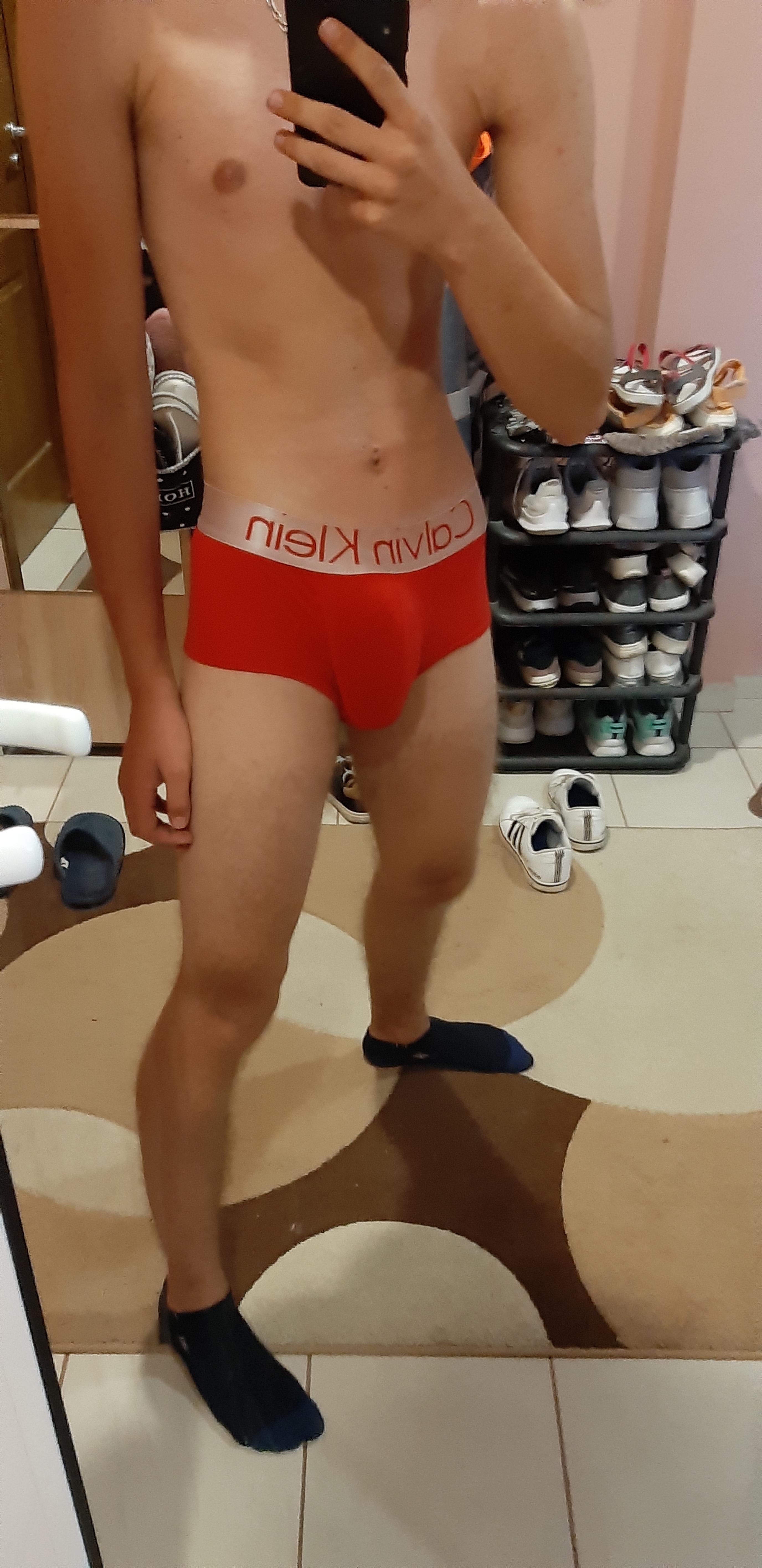 Dont you wanna grab that bulge | Scrolller