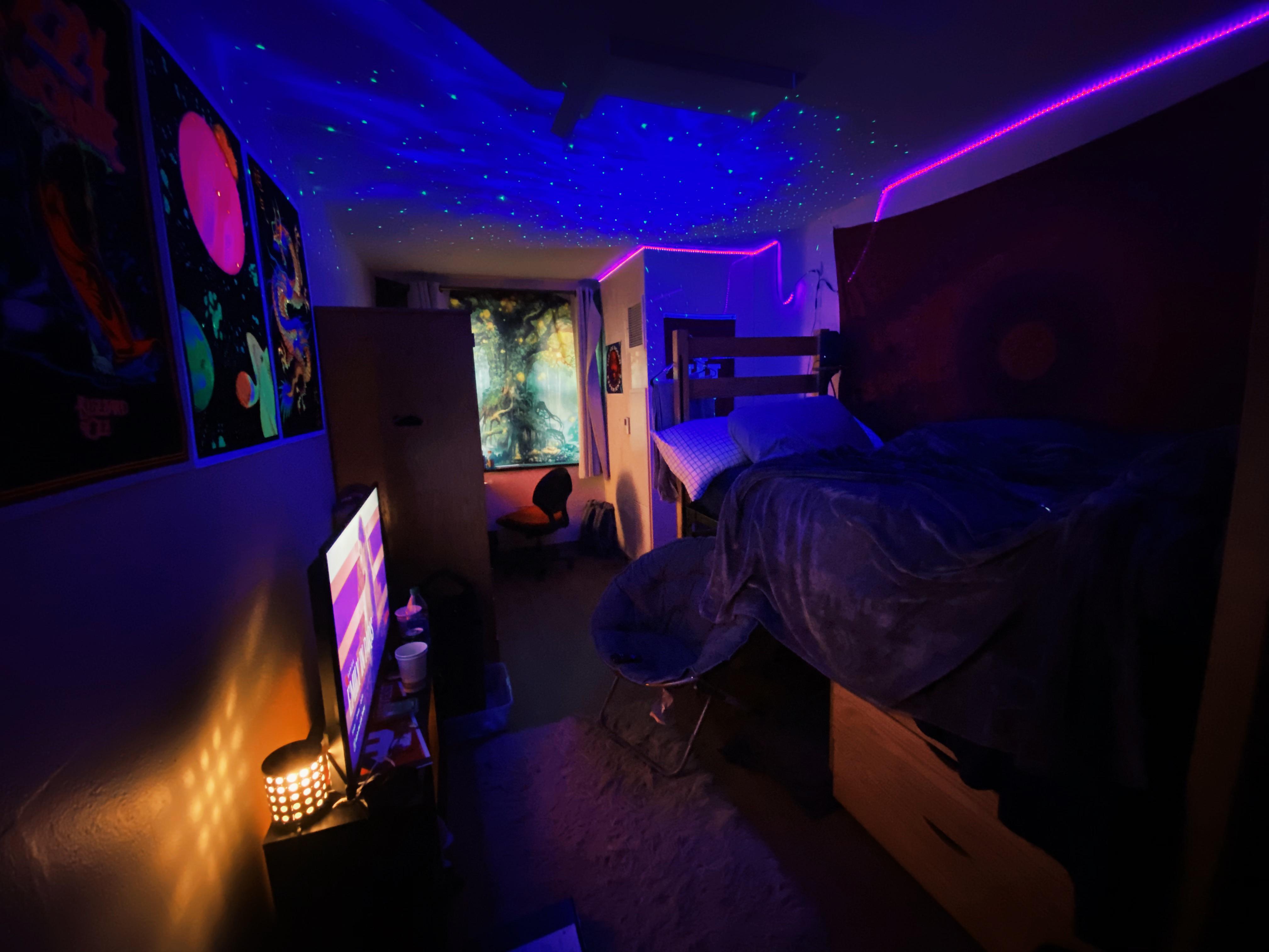 Dorm setup👽🖖🏽 | Scrolller