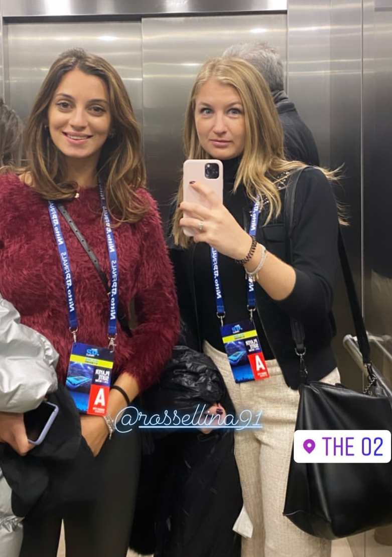 Double elevator selfie | Scrolller