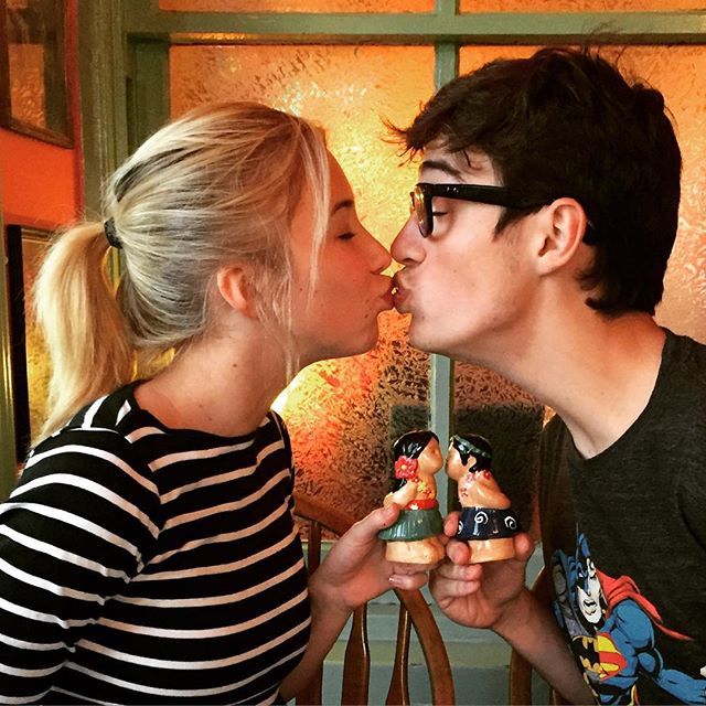 Double smooch. | Scrolller