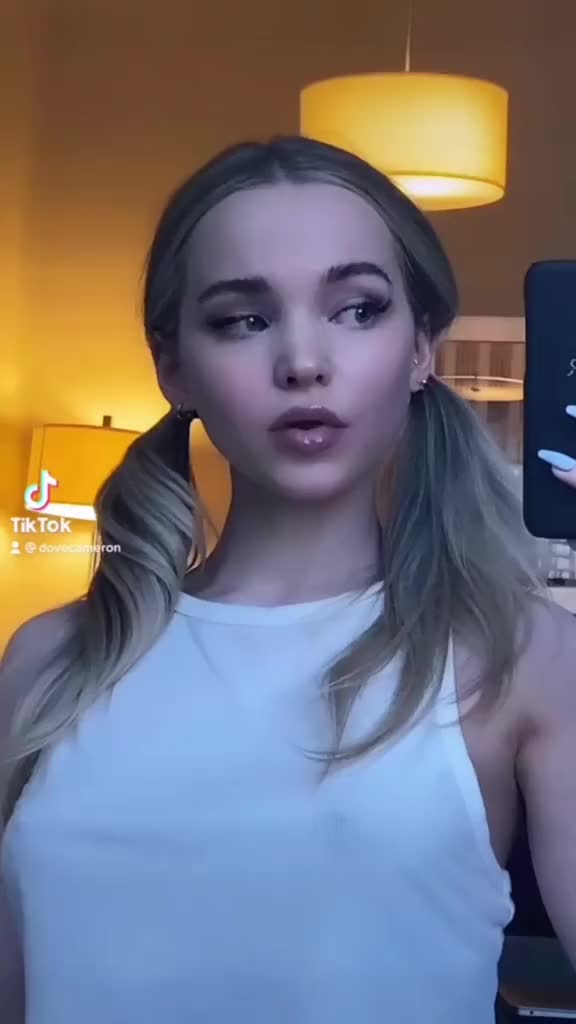 Dove Cameron | Scrolller