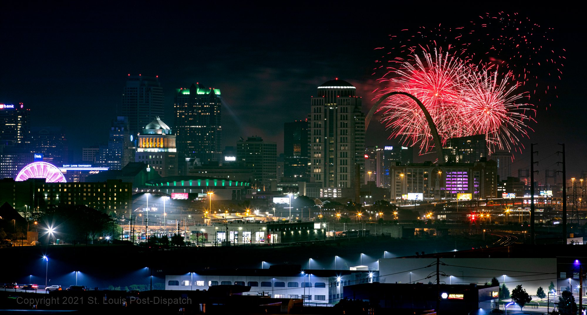 Downtown St. Louis Fireworks | Scrolller