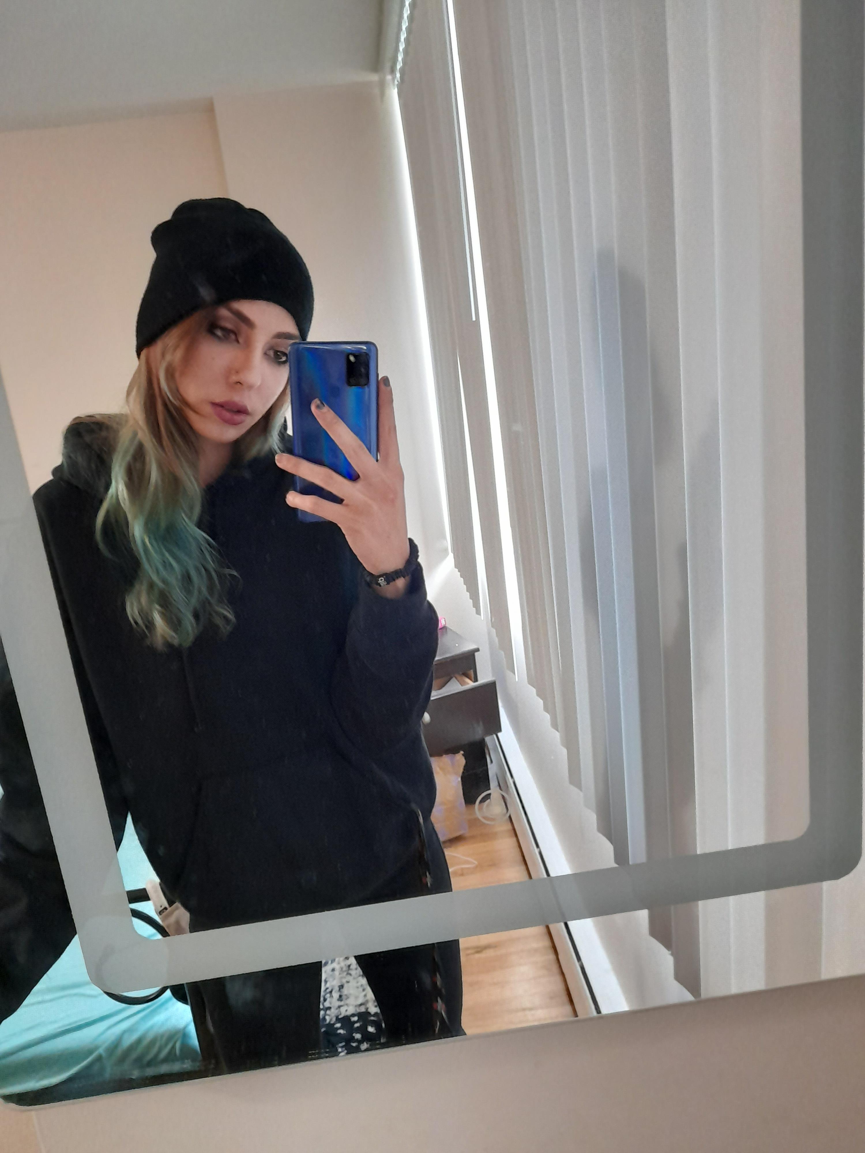 Dressed for walking in the rain.... still hot with all the layers? 😅 21F | Scrolller