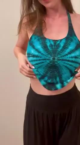 Dropping Her Perfectos | Scrolller