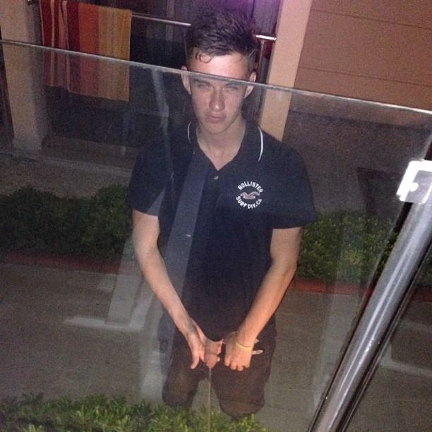 Drunk lad pissing | Scrolller