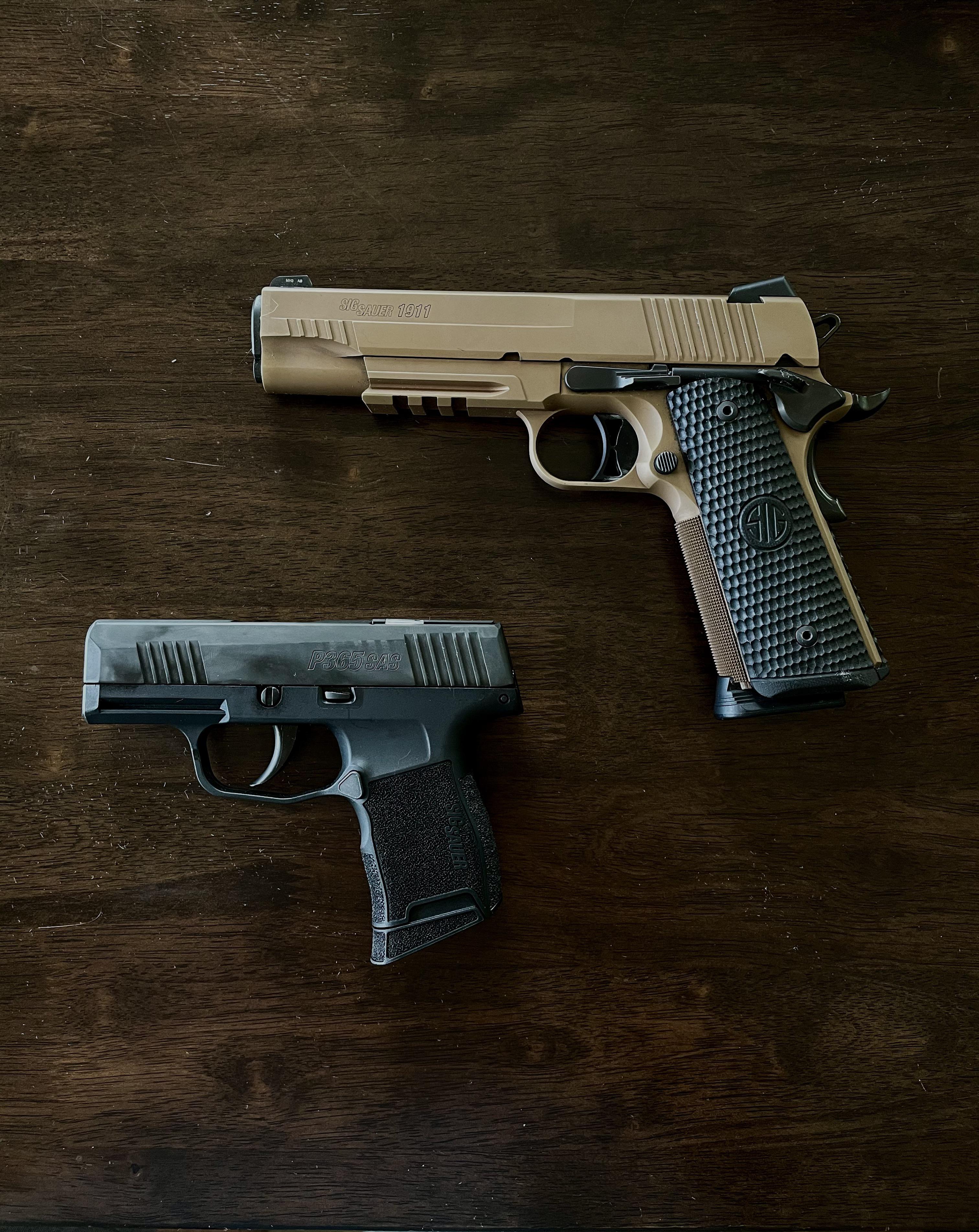 Dual wield EDC | Scrolller