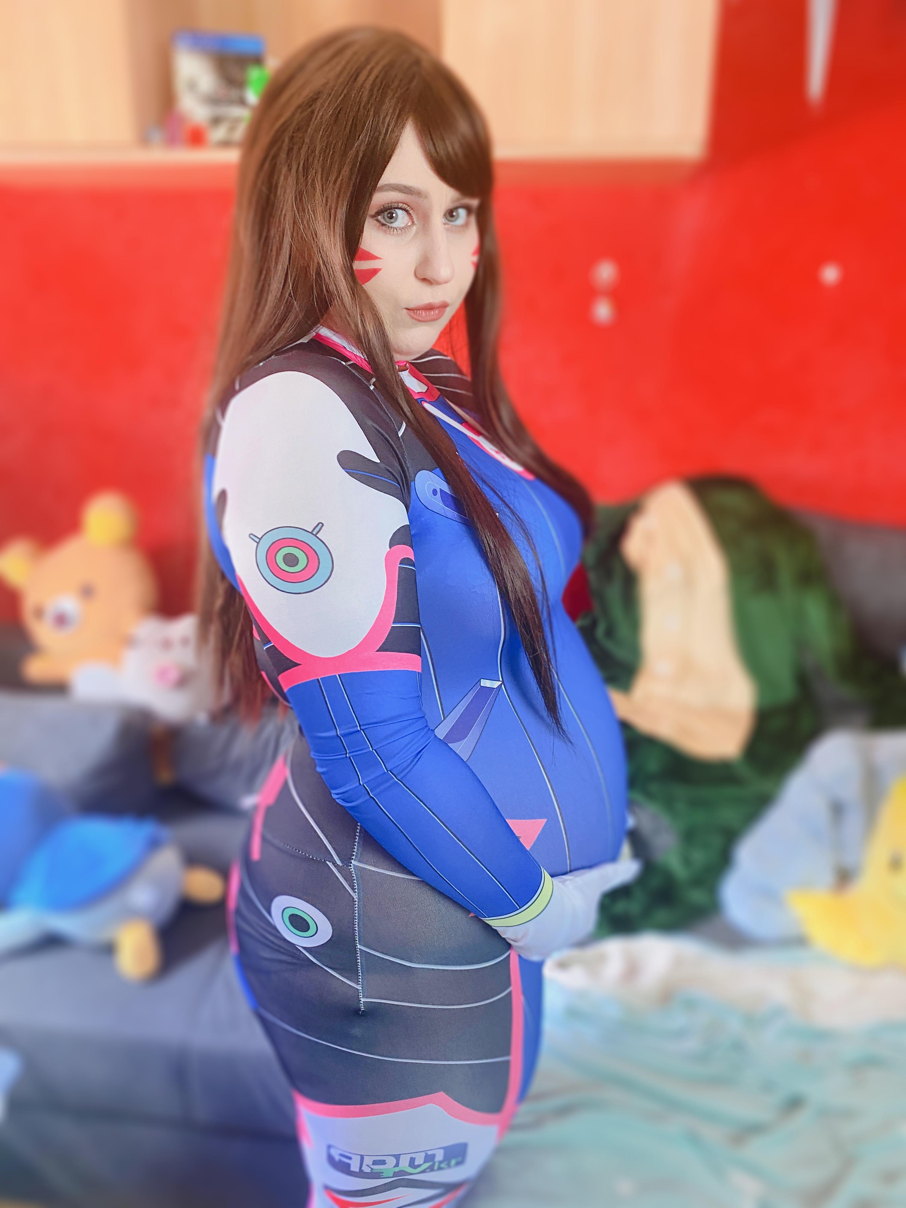 DVa and her Gamerbody 🥺 | Scrolller