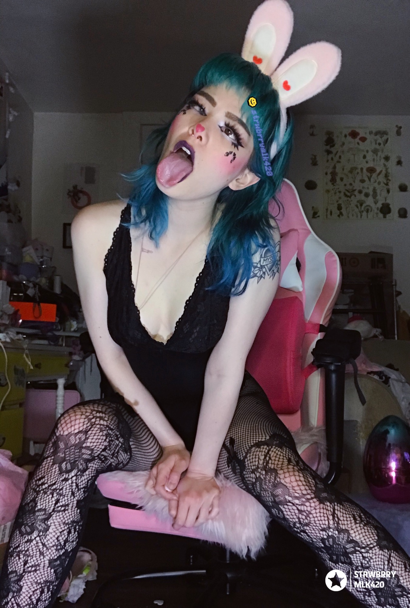 Easter bunny ahegao 💙🐰 | Scrolller