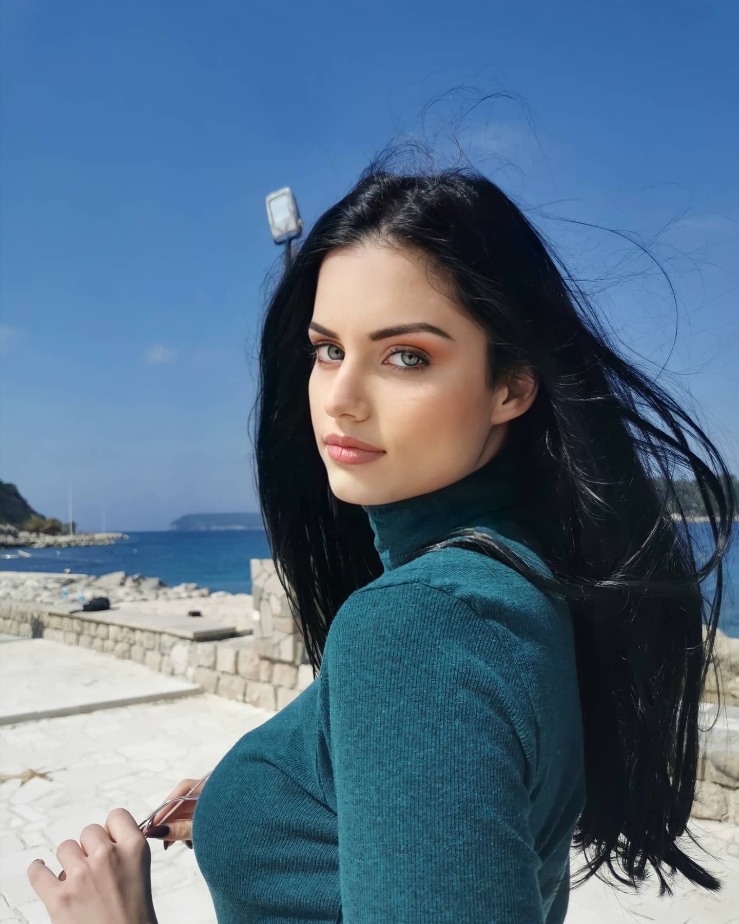 Easy to get lost in those emerald eyes | Scrolller