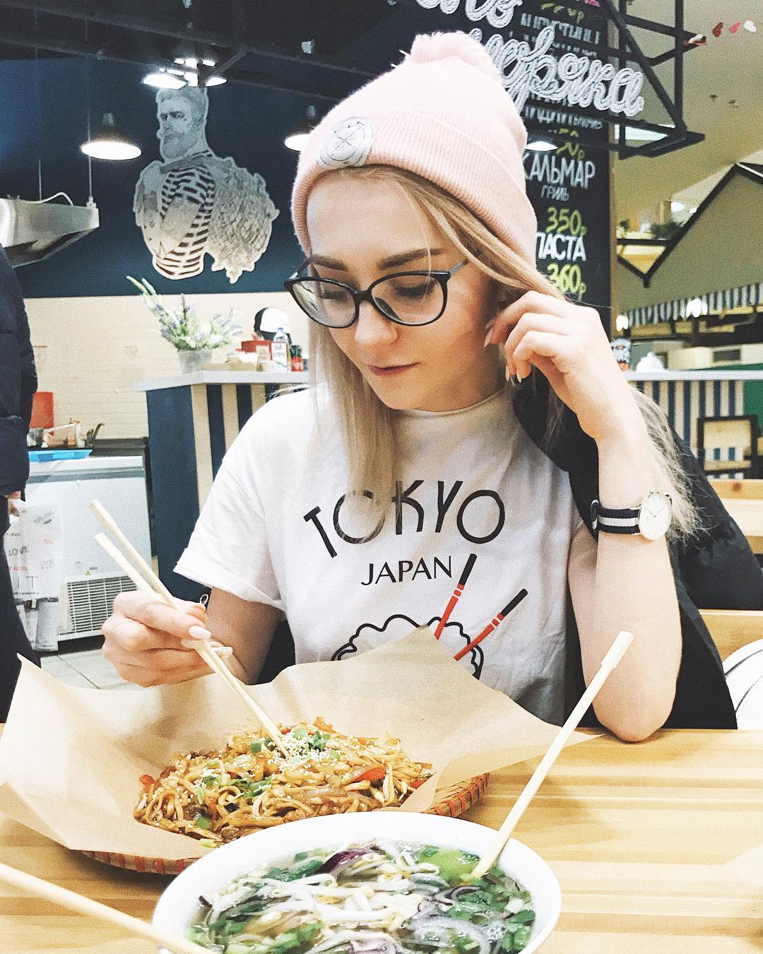 Eating noodles | Scrolller