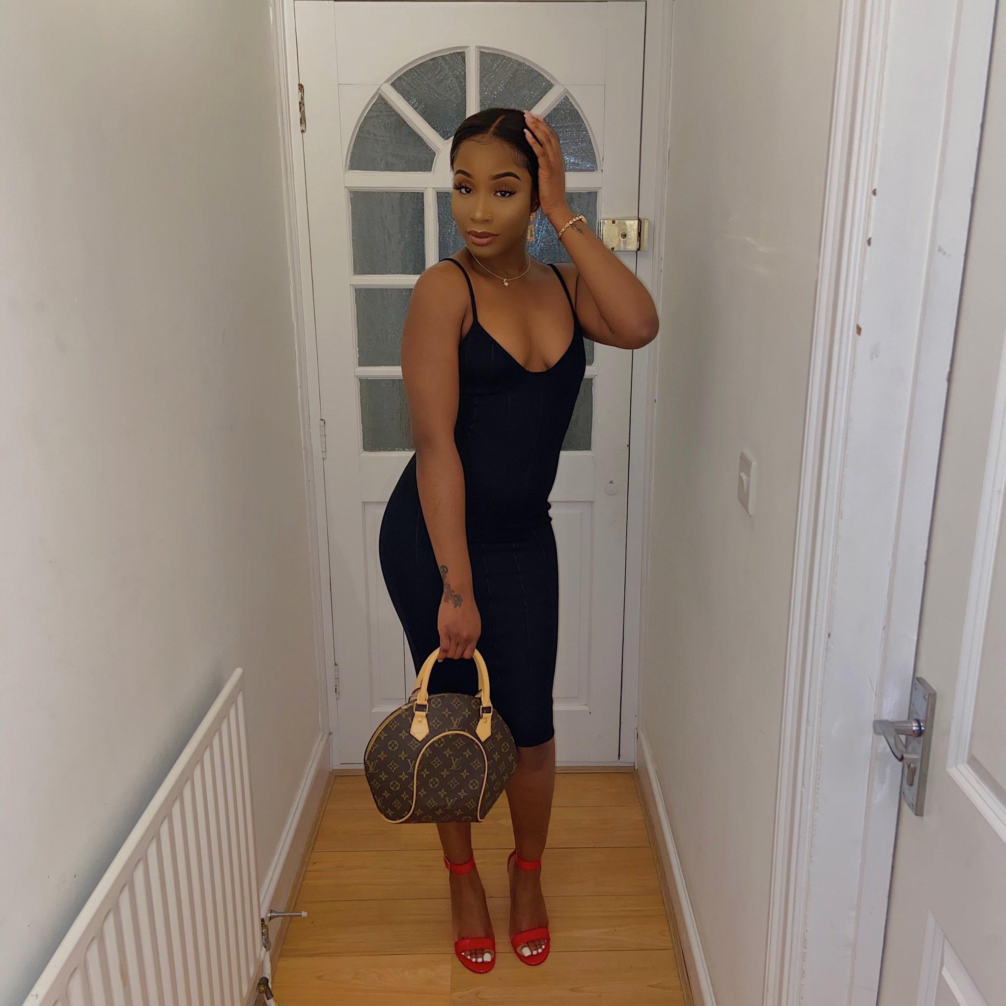 Ebony Goddess Scrolller
