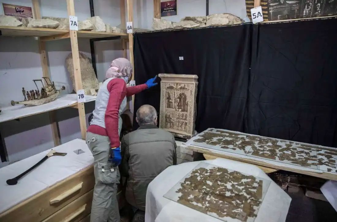 Egyptologist Dr. Zahi Hawass have discovered a new hoard of antiquities ...