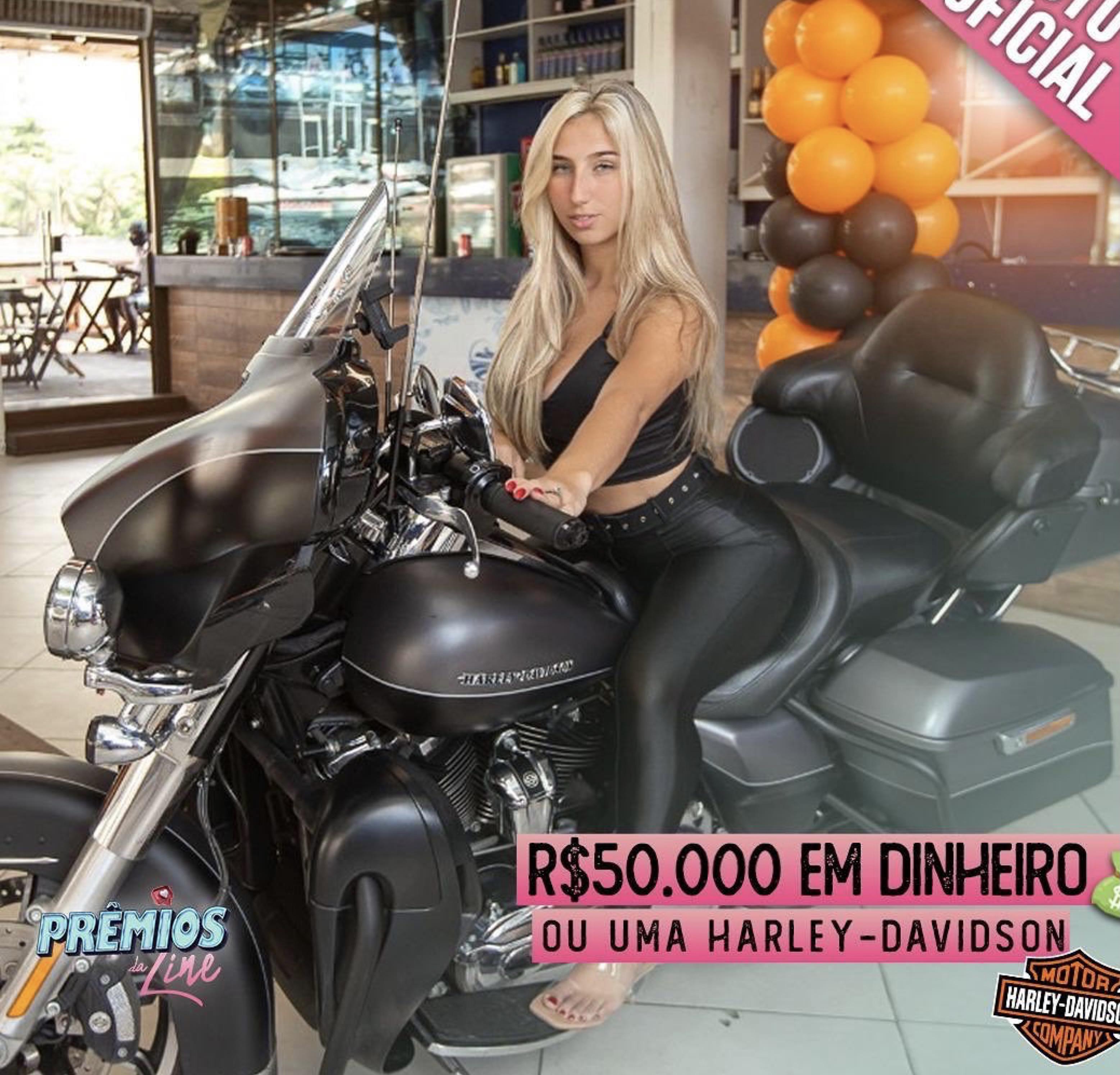 Ela monta | Scrolller