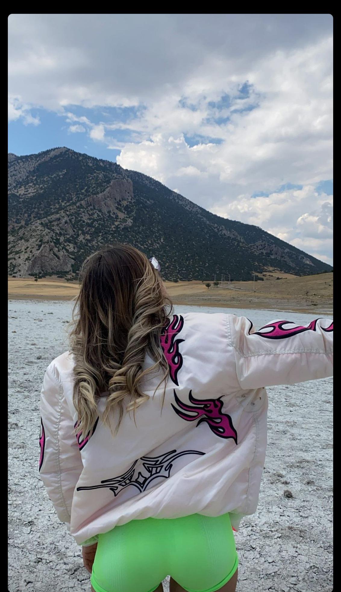 Elanur Pat | Scrolller