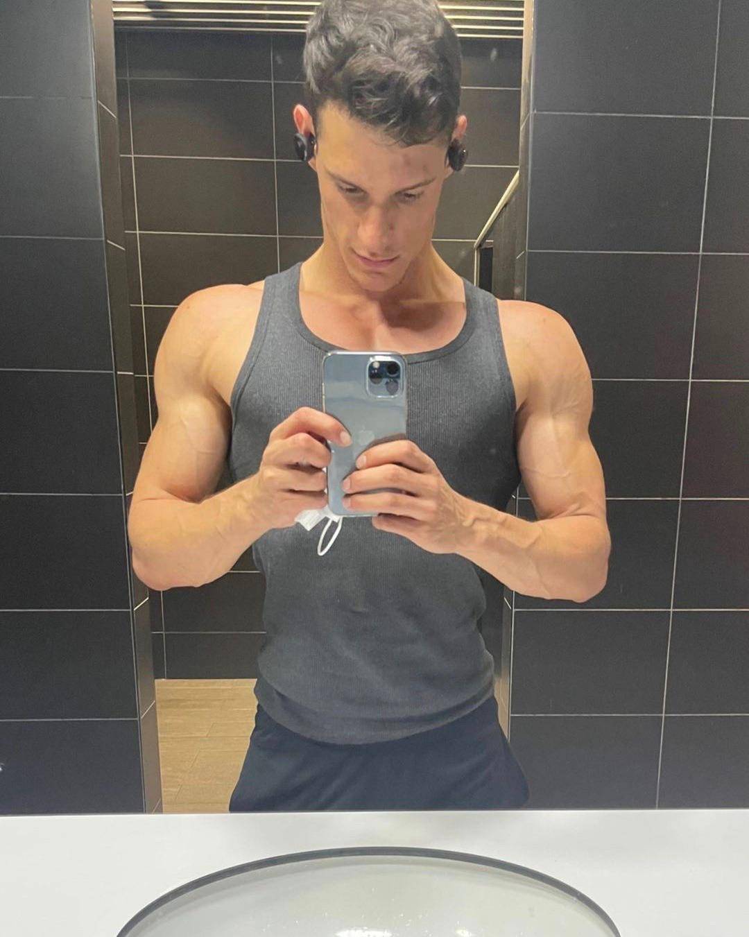 “Ele SanMi” … | Scrolller