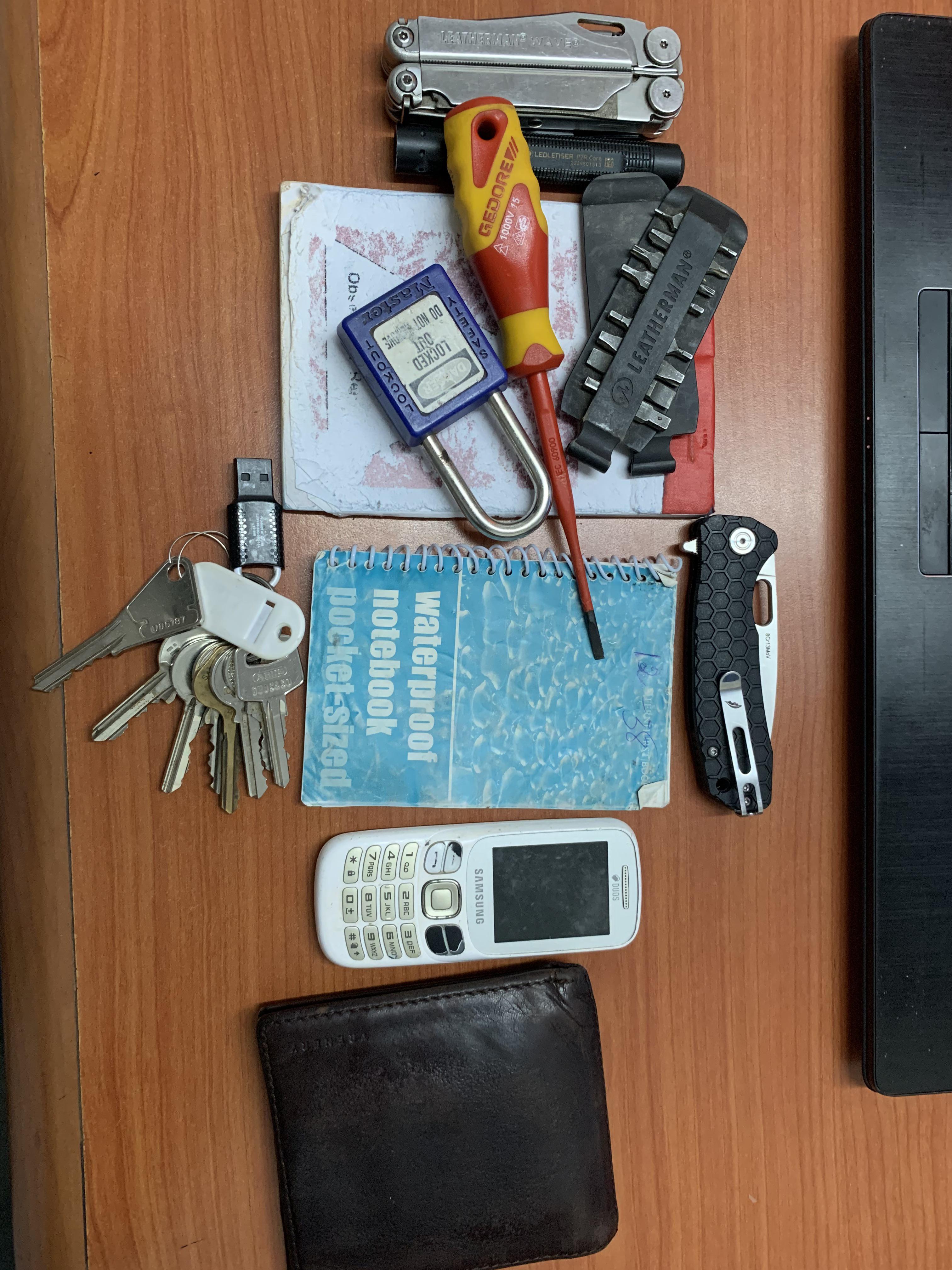 Electrician 30 site pocket dump | Scrolller