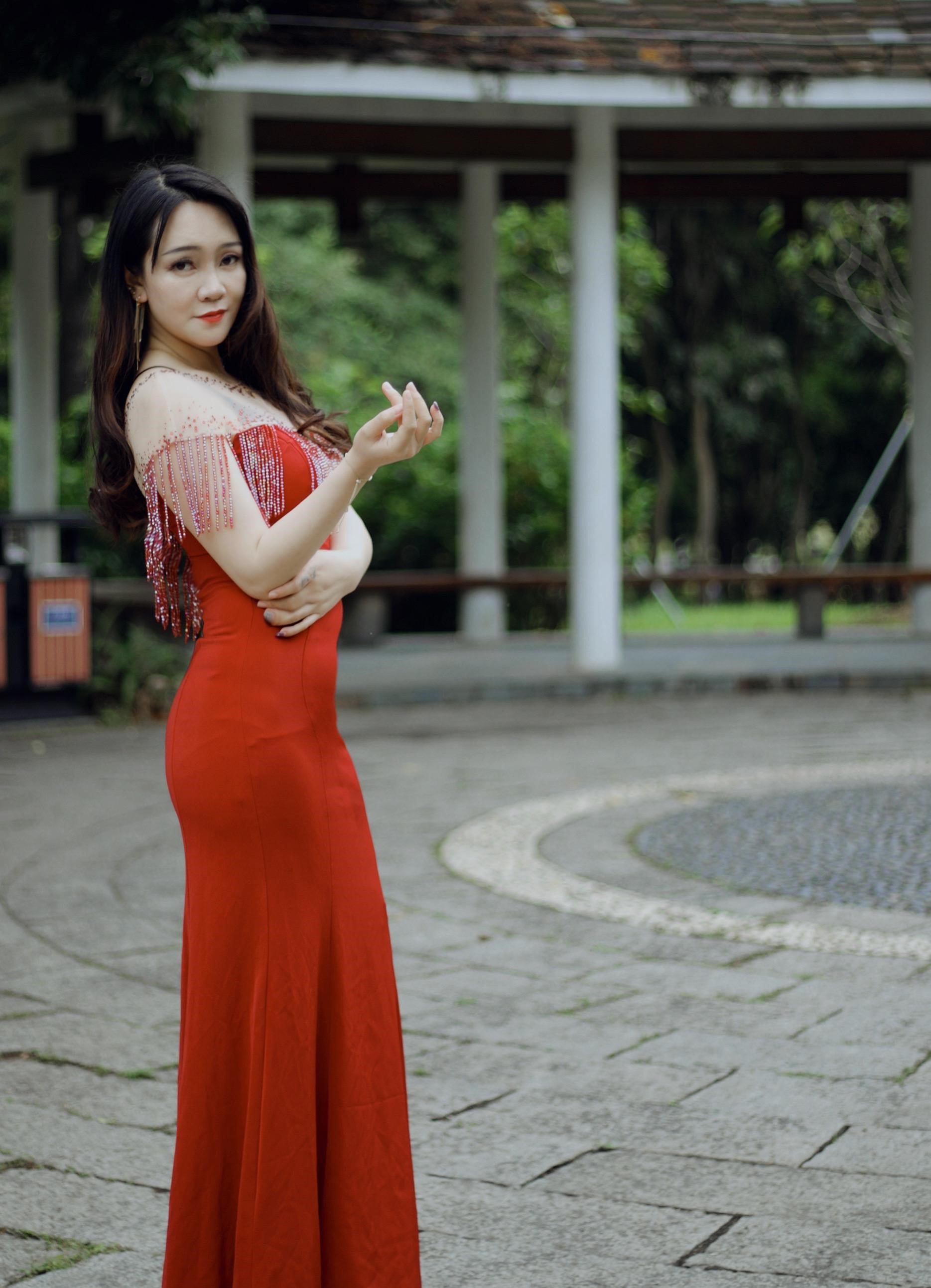 Elegant Chinese Lady [f35] Scrolller