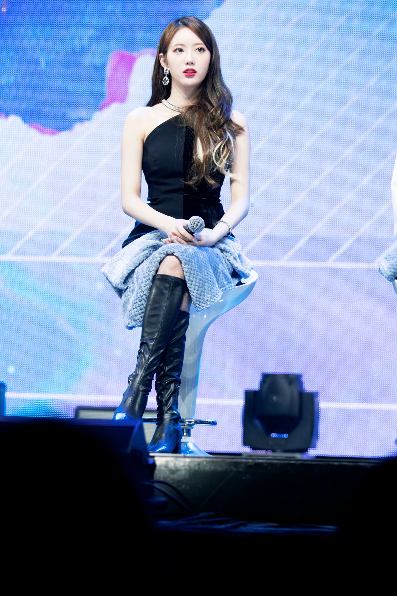 Elegant Luda | Scrolller