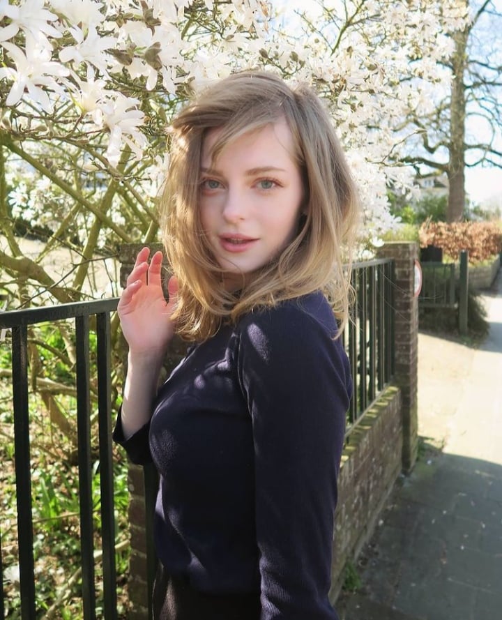 Ella Freya | Scrolller