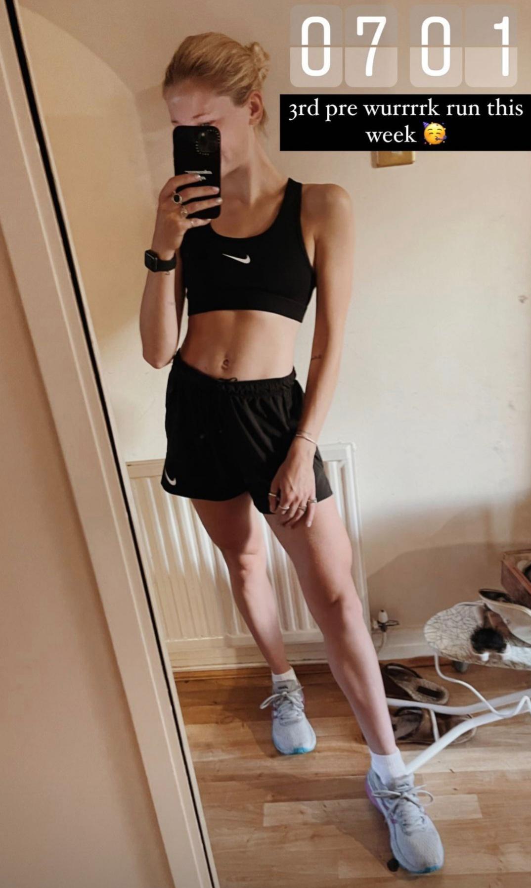 Ellie Dickinson | Scrolller