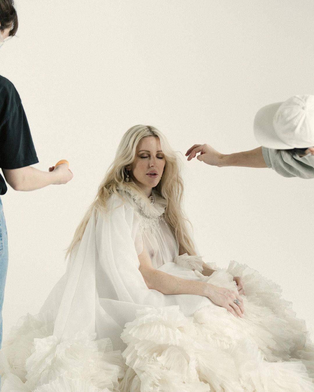Ellie Goulding Paper Bts Scrolller