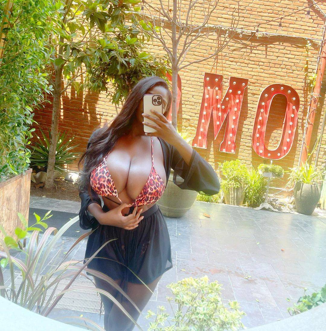 Ellie the Empress | Scrolller