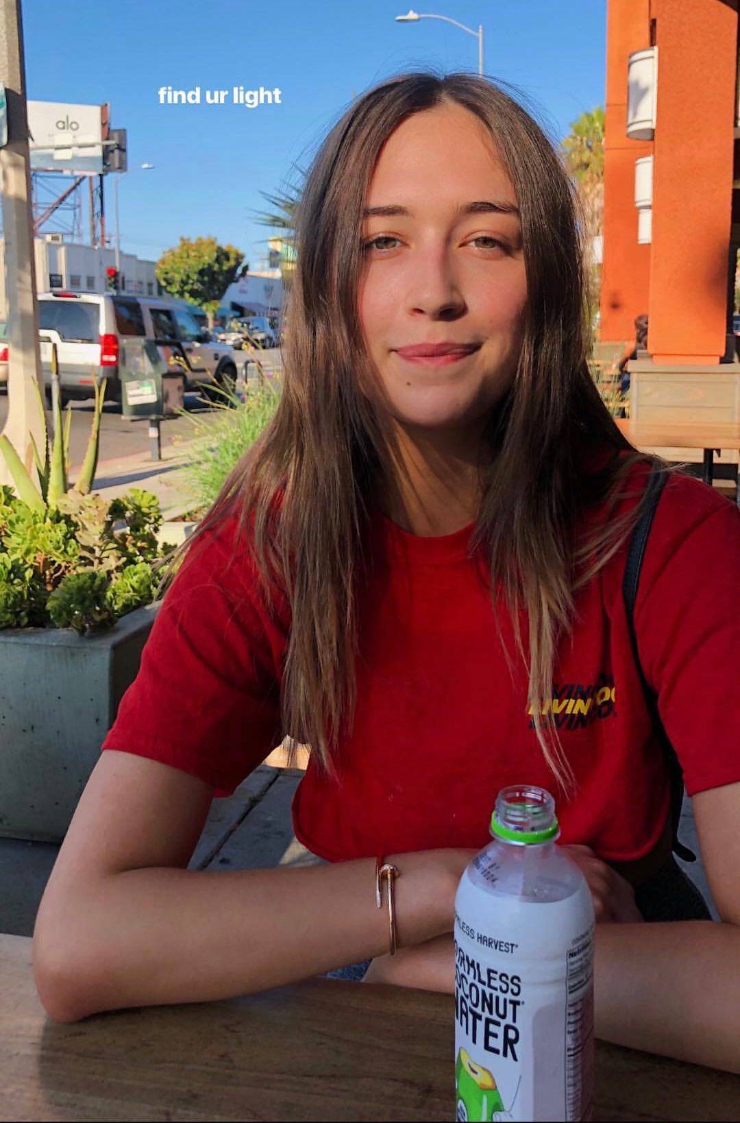 Elsie Hewitt | Scrolller