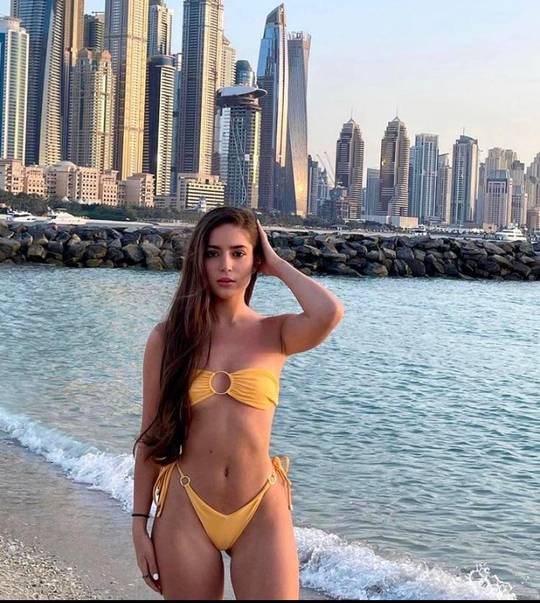 Emarrb (@Emarrb) | Scrolller