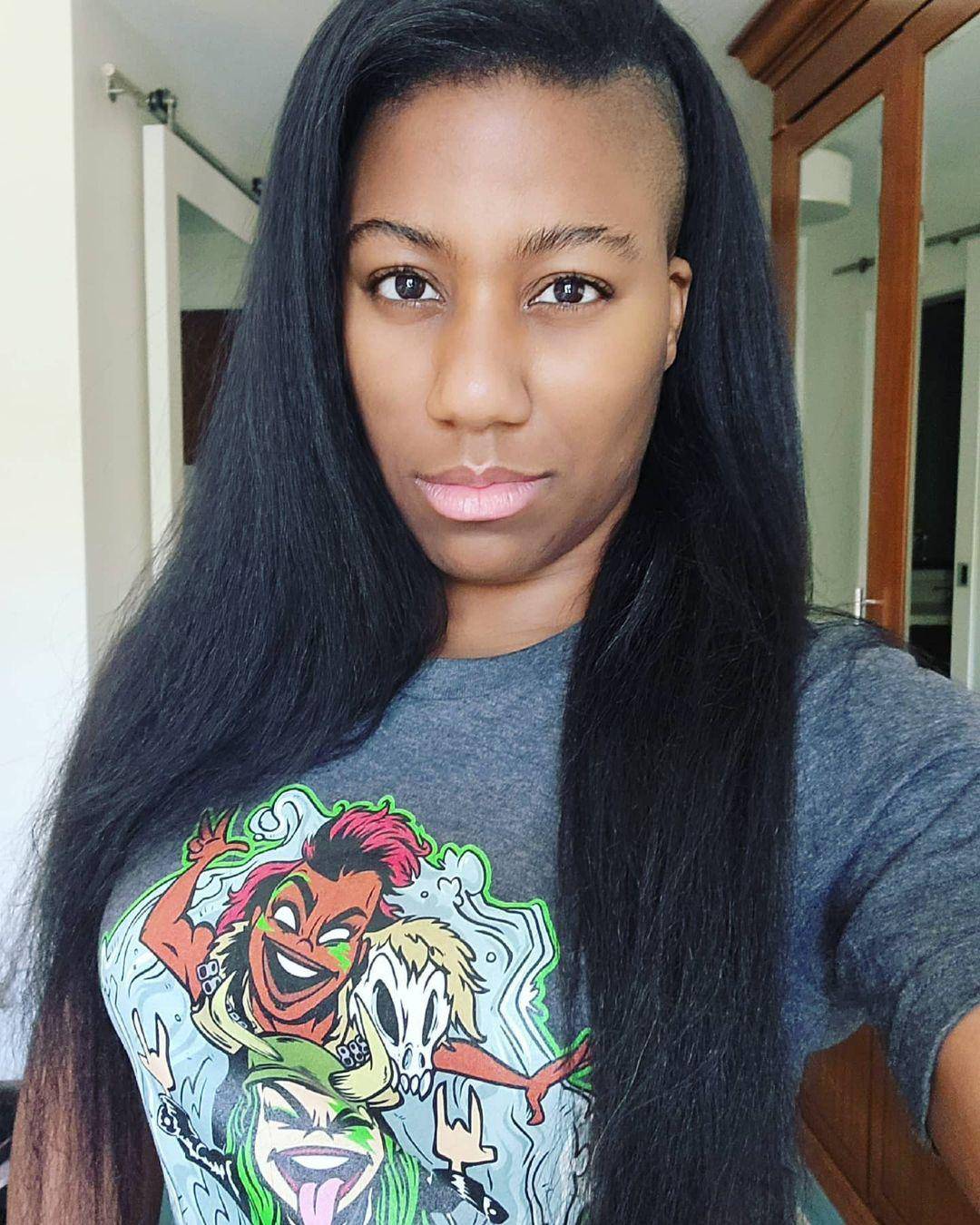 Ember Moon | Scrolller