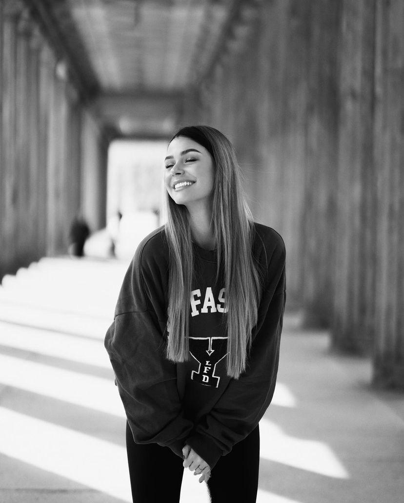 Emilia B (irtr) | Scrolller