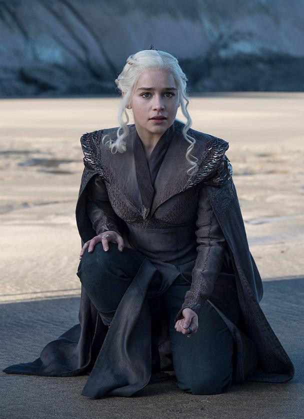 Emilia Clarke as a Khaleesi 👸🏻 | Scrolller