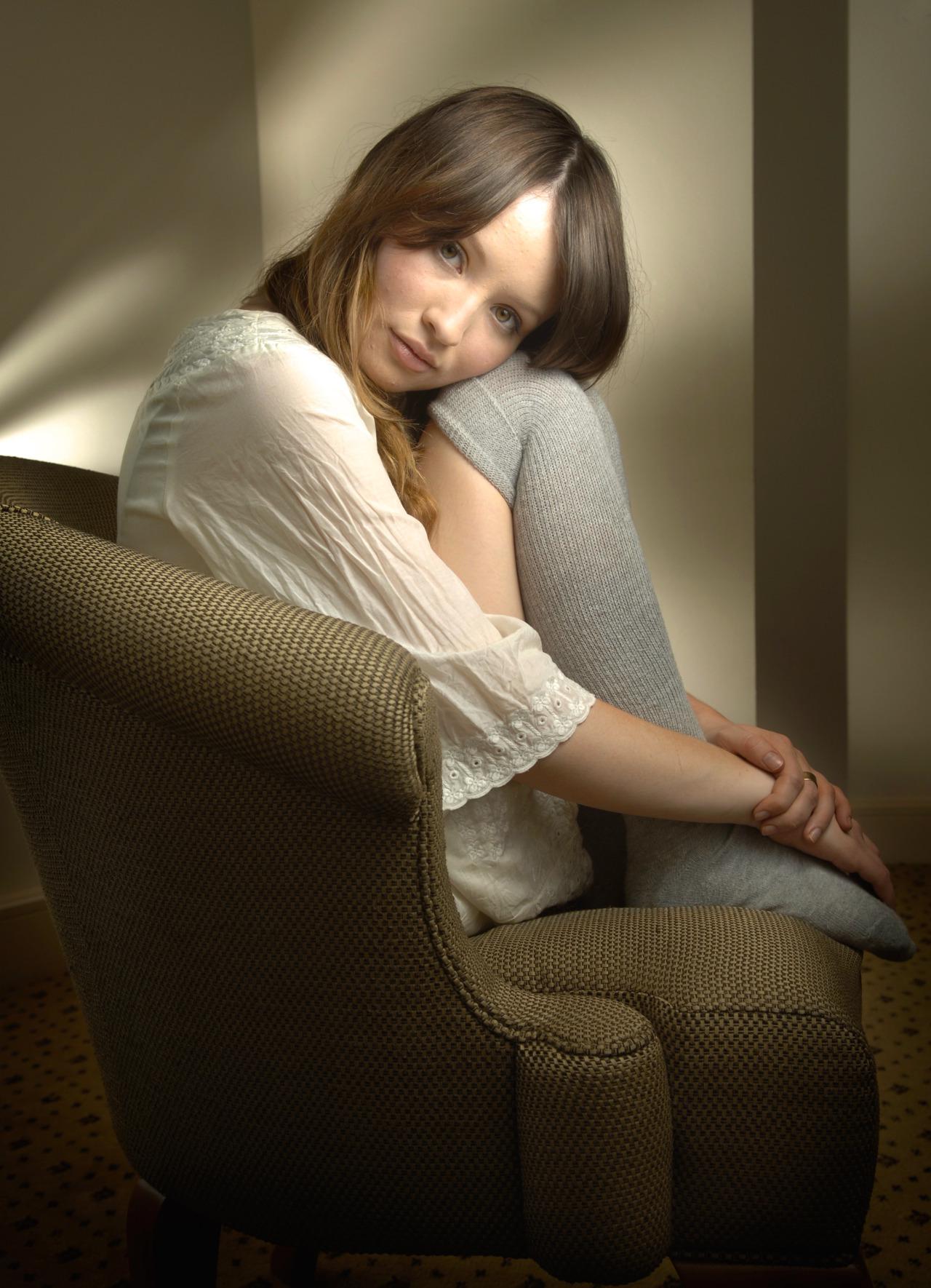 Emily Browning | Scrolller