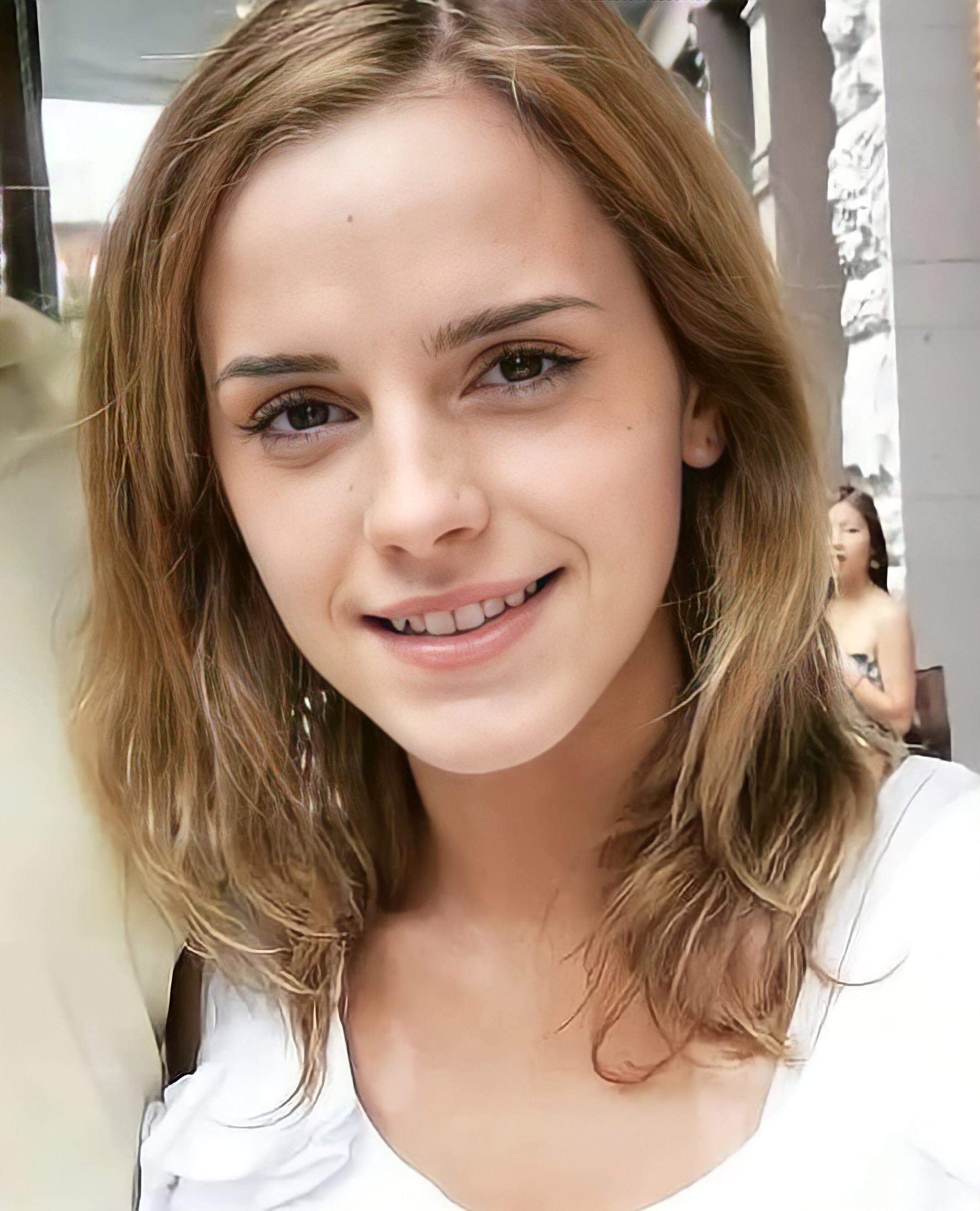 Emma Watson Scrolller