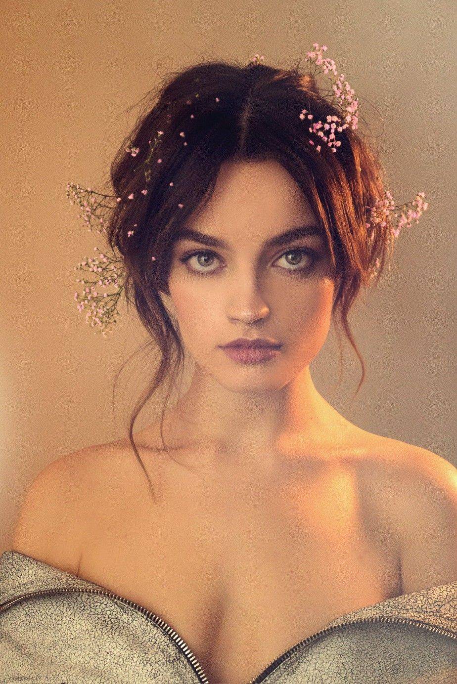 Emma Mackey | Scrolller