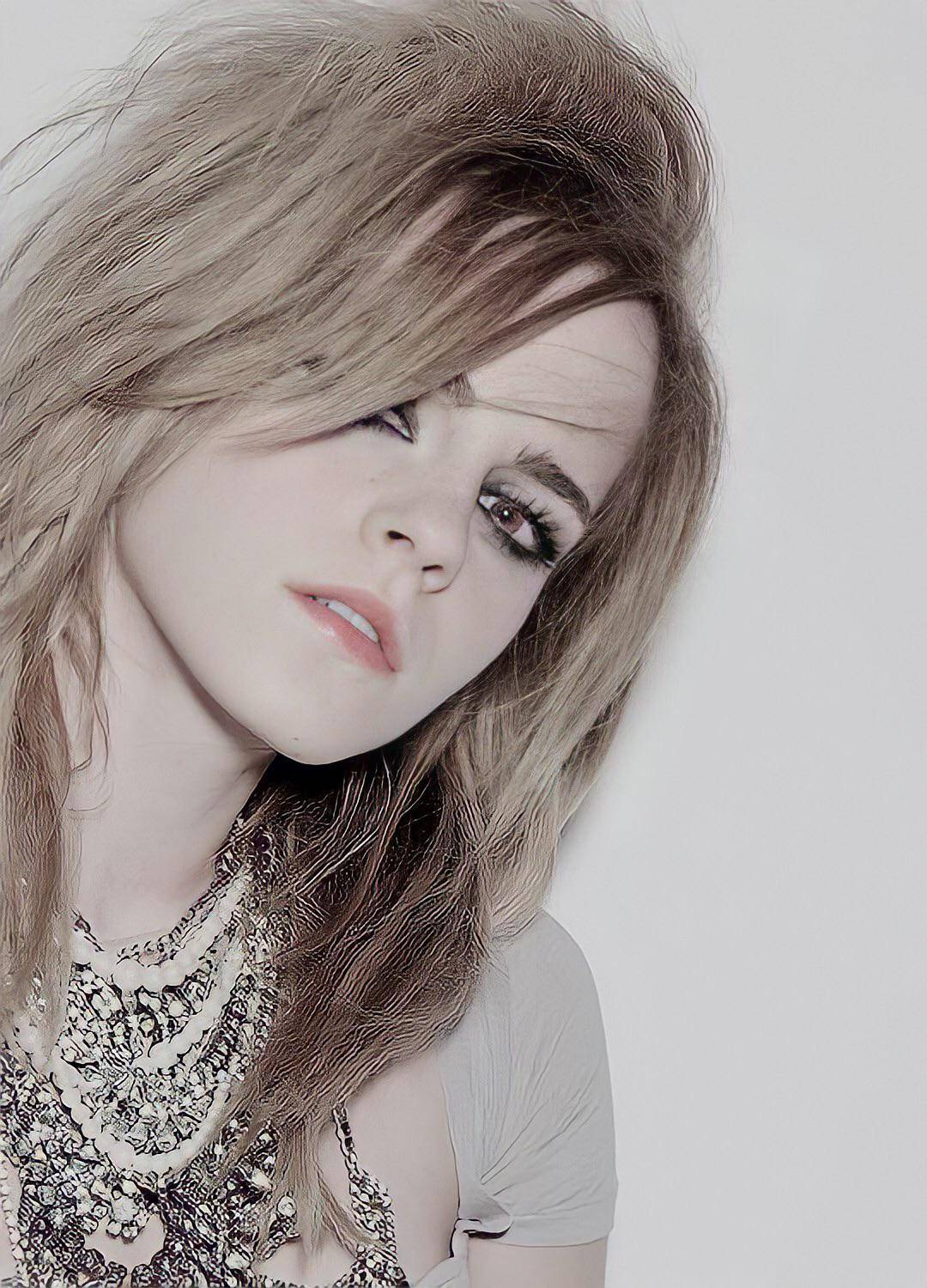 Emma Watson | Scrolller