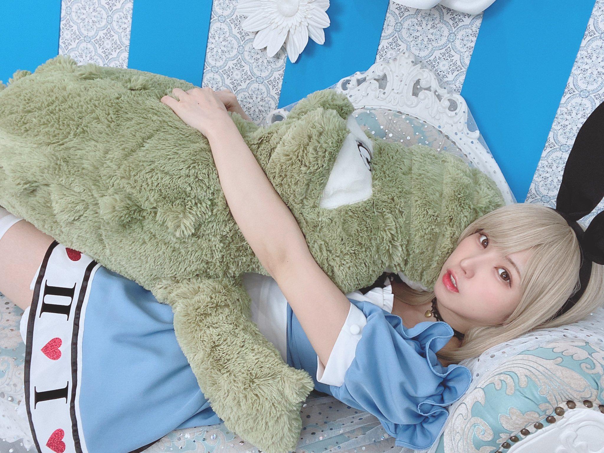 Enako- Adorable Alice Wonderland Hug | Scrolller