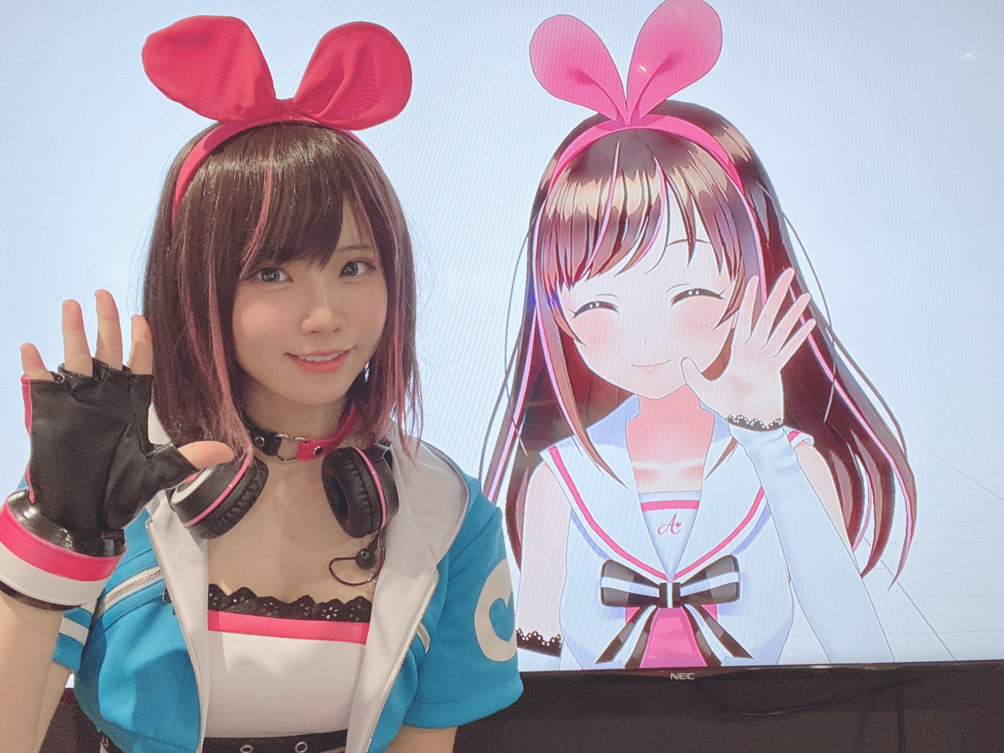Enako with Kizuna Ai | Scrolller