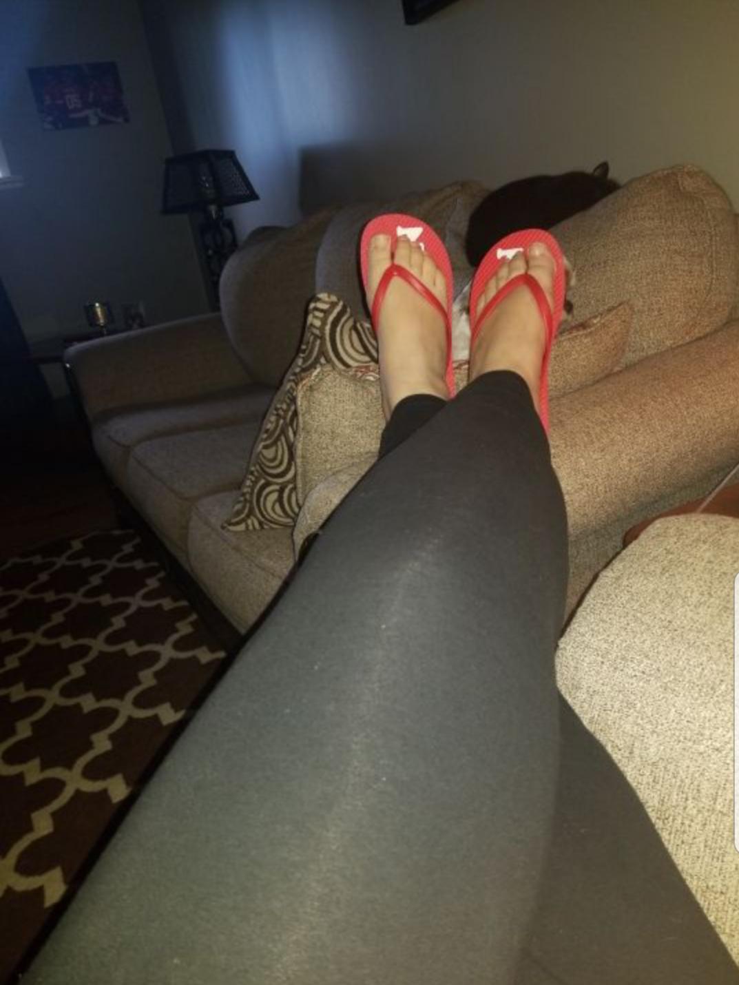 Enjoying flip flop season 😘 | Scrolller