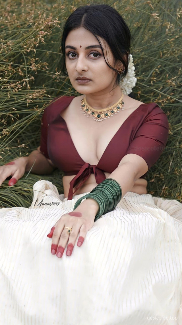 Esther Anil | Scrolller