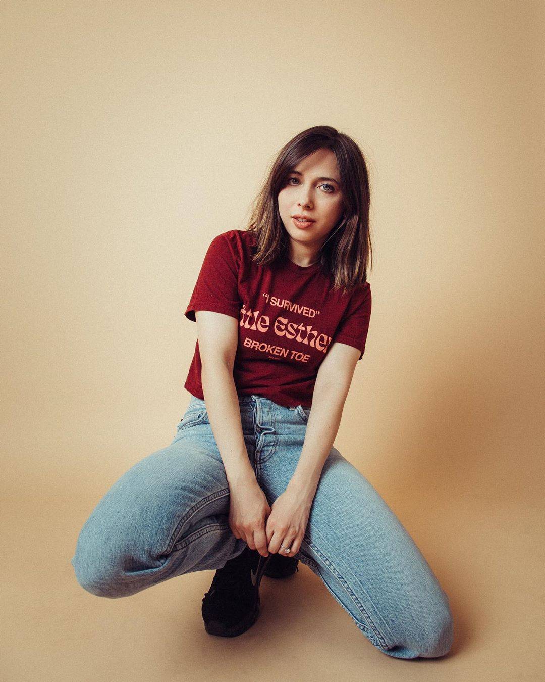 Esther in jeans | Scrolller