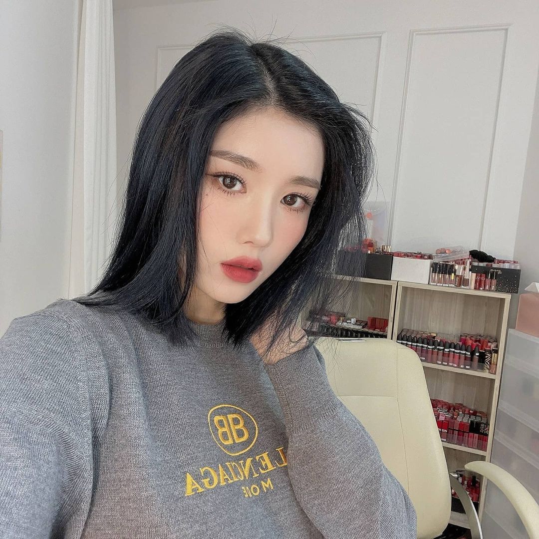 Eunbi | Scrolller