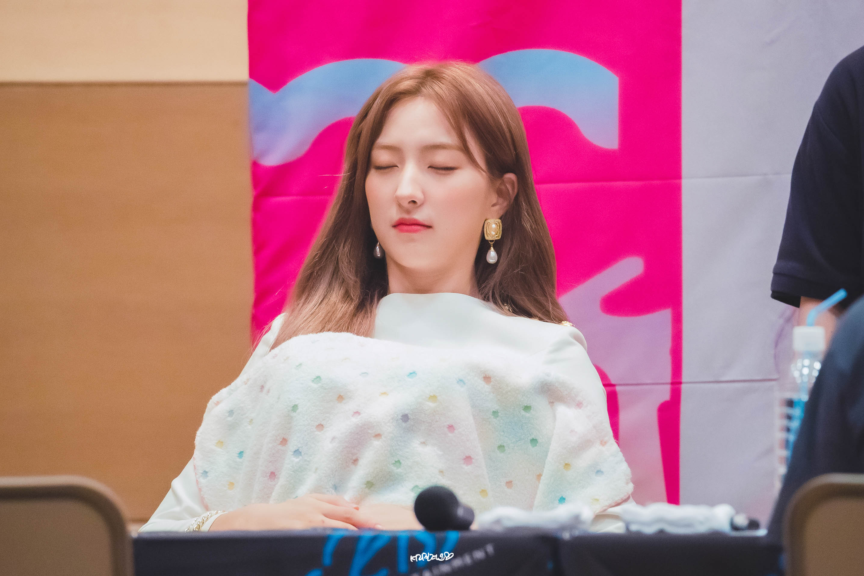 Eunseo Nap 😴 | Scrolller