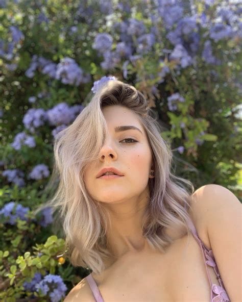 Eva Elfie | Scrolller