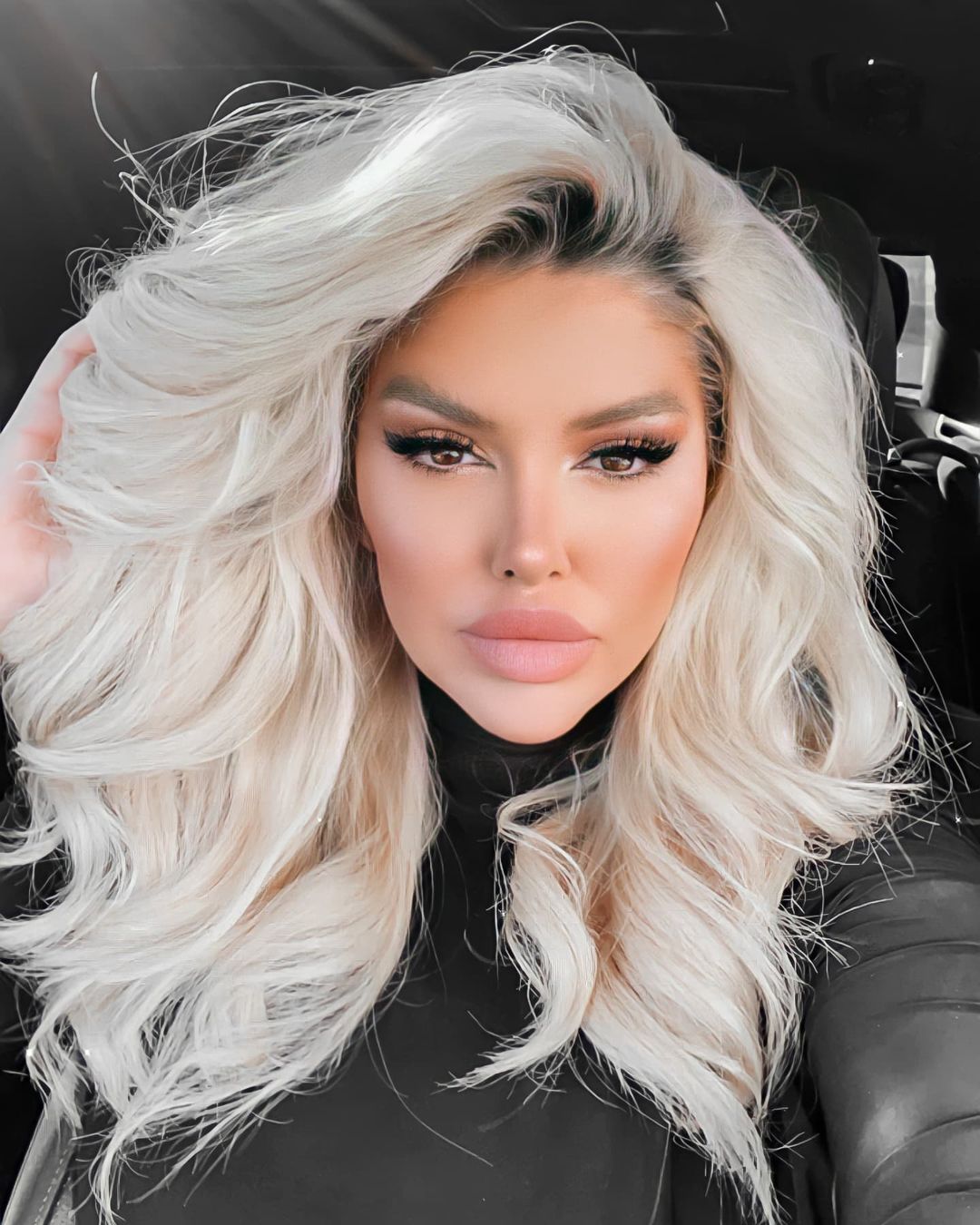 Eva Tabu | Scrolller